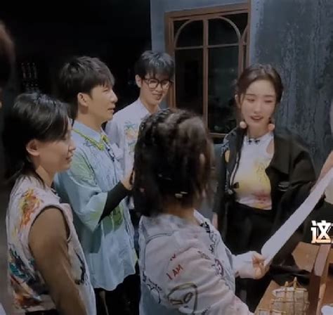 Yang Mis Upper Body Trends On Chinese Social Media After Actress Wears Tight Halter Top On