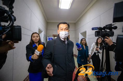 ФОТО Д Бат Эрдэнэ Т Аюурсайхан нарын ажлын өрөөнд АТГ аас нэгжлэг хийлээ