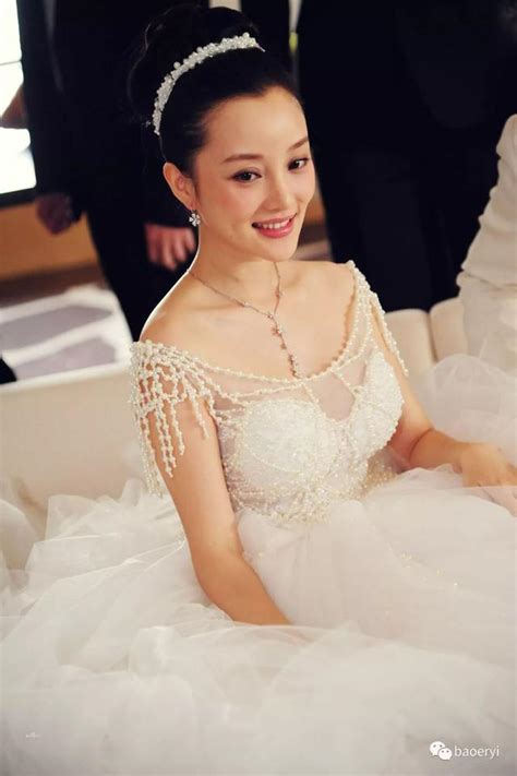 賈乃亮徹底結束結婚紀念日打卡，李小璐深夜外出給甜馨買巧克力 每日頭條