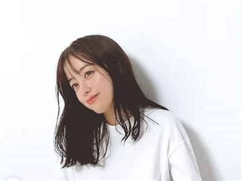 「色っぽい」橋本環奈、超ミニ丈衣装で美脚＆くびれ披露！「ネクタイの環奈ちゃん新鮮」 All About ニュース