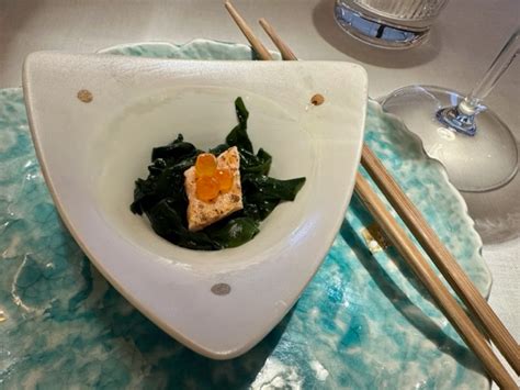 Experiencia Tokuni Tottori Las Manos En La Mesa