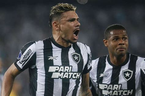 Líder na tabela e nos números Botafogo se destaca em estatísticas do