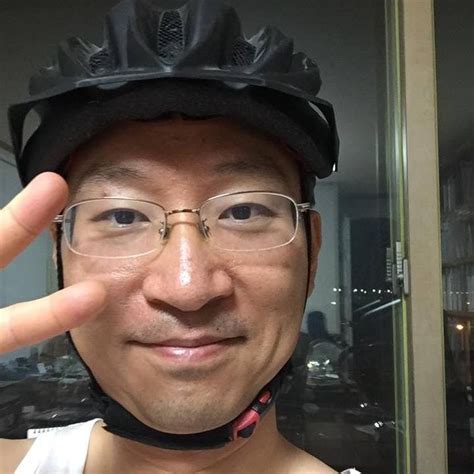 야 한국돈 1조만 있어도 아무 일도 안하고 로보트 일시켜도 5500만명 그냥 평생 놀고 먹을 수 있는 돈이거든 이 1조가 야 국민의 힘은 10만조 찍어내고 나일자리