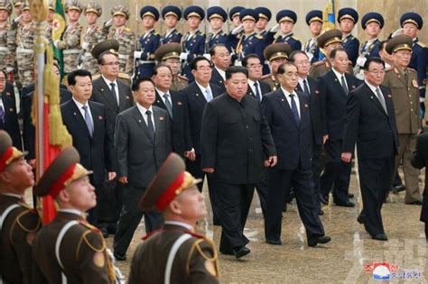 金正恩新年參謁錦繡山太陽宮 澳門力報官網