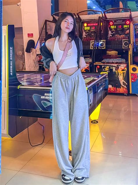 20 ไอเดียยอดนิยมเกี่ยวกับ กางเกงวอร์มสีเทาใส่กับอะไรดี ในปี 2024