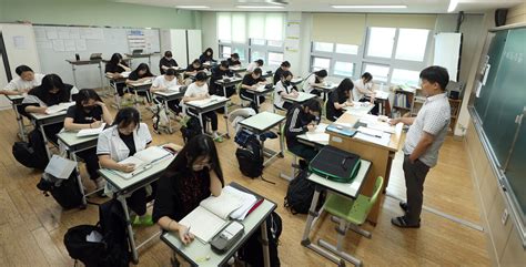 고교생 절반 수업 시간에 집중하지 않는다