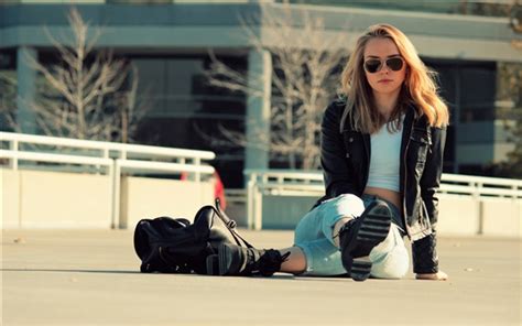 Wallpaper Girl Sit On Ground Jeans Jacket Sunglasses 3840x2160 Uhd