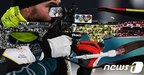 사진으로 도배된 바이애슬론 선수의 총