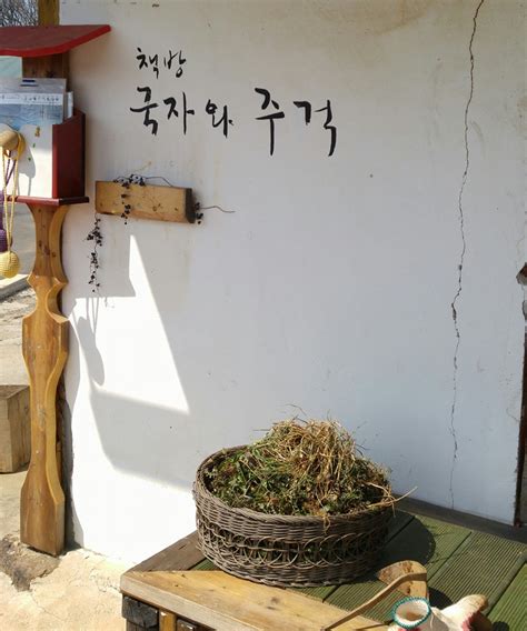 책방 사춘기 오늘의사춘기 창비 좋은어린이책 수상작을 받은 동화 의 전수경 작가님과 그림을 그리신 소윤경 작가님이 사춘기에 오셨어요💚 최근 가장 인상깊게 읽은 작품을