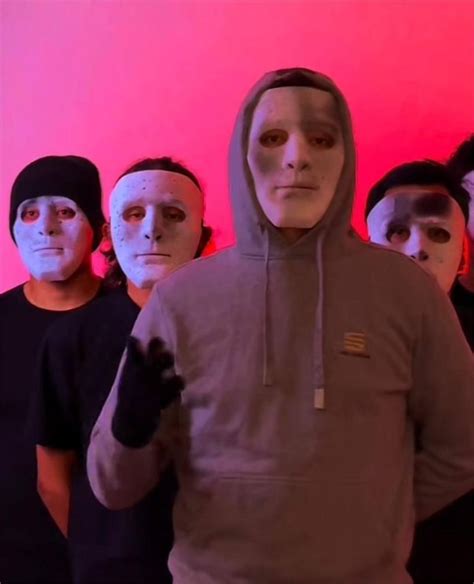 Geng Bertopeng Edar Ayam Percuma Makkal Osai மககள ஓச