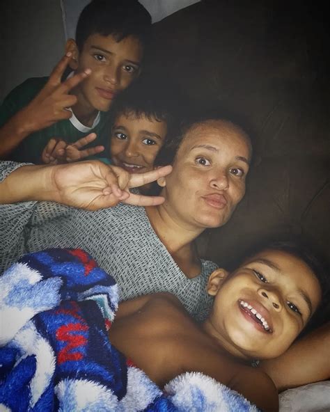Ser Mãe Não é Uma Tarefa Fácil Sei Que Ao Longo Do Caminho Cometi