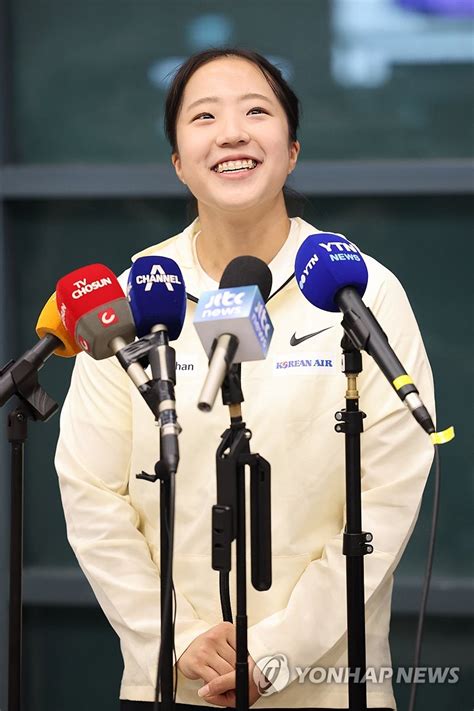21년 만의 Ag 여자 복식 금메달 신유빈 귀국 연합뉴스