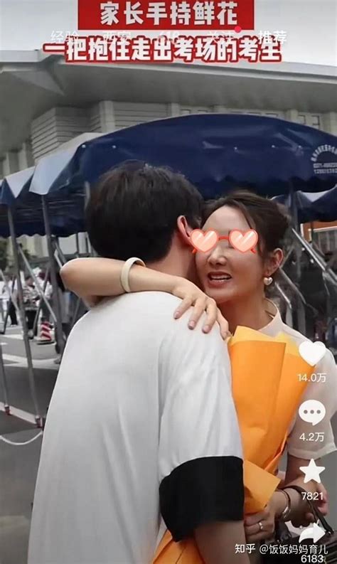 高考后，妈妈给孩子送花被骂上热搜，这和谐的画面为何被大家曲解 知乎