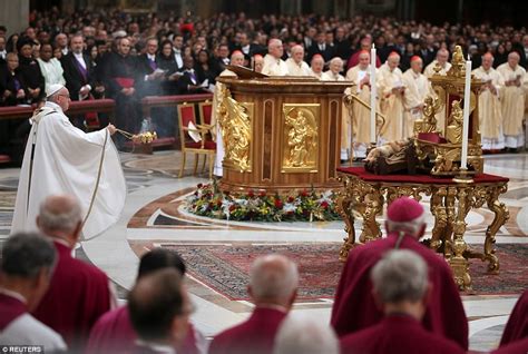 Pope Francis Holds His Annual Christmas Eve Mass Daily Mail Online