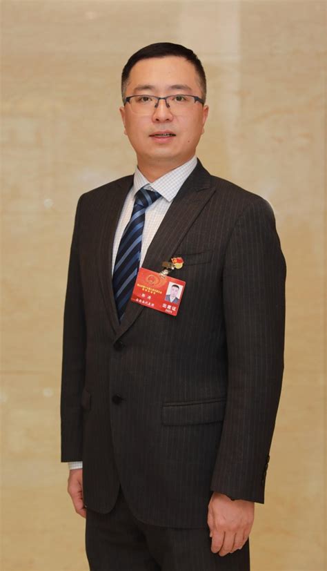 市人大代表中国邮政储蓄银行鞍山市分行台安县支行行长 郭涛
