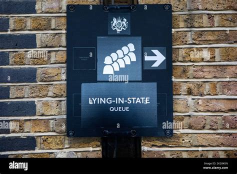 London Uk September 17th 2022 A Sign On The Route Of The Lying In