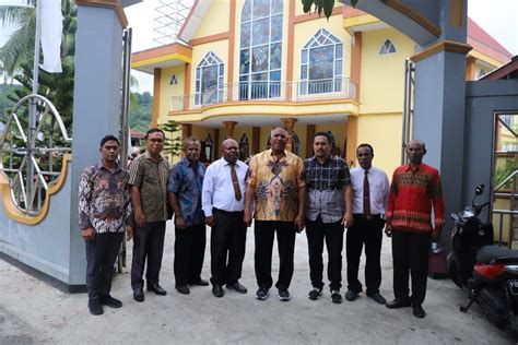 Ibadah Minggu Di Jemaat GKI Nazaret Fanindi Pantai Pj Gubernur Papua