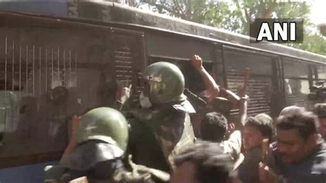 Police Personnel Arrest Suspended Bjp Leader Raja Singh In Hyderabad