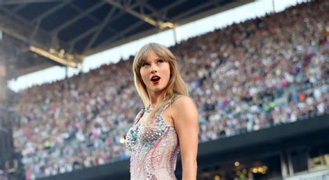 Taylor Swift Hater Who Records Himself Smashing Up Vinyl Is Mocked On