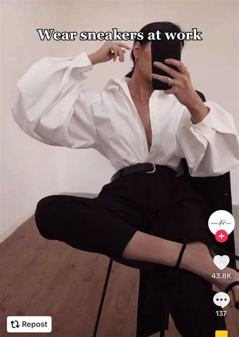 “elegant Women Dont Wear More Than 3 Colors 😜” Rnotliketheothergirls