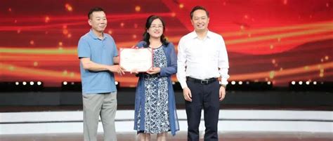 “少年儿童心向党 亲子共沐书香·强国复兴有我”2022年郴州市庆“六一”主题活动举行 吴巨培出席家庭沐书香活动