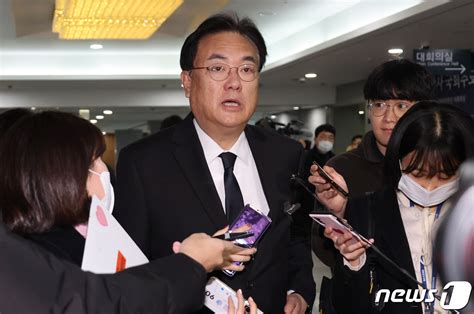 답변하는 정진석 비대위원장 네이트 뉴스