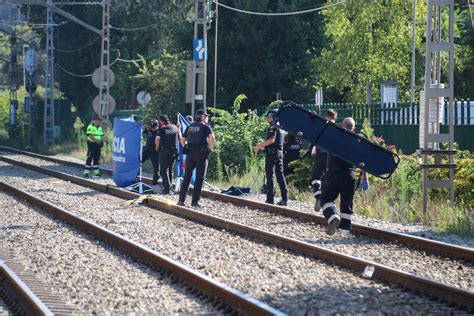 Una Noia De 17 Anys Mor Atropellada Per Un Tren A Montcada I Reixac La