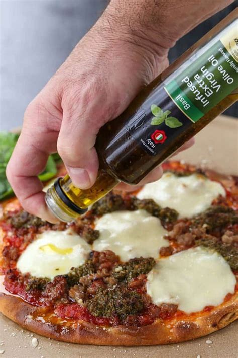 Sausage Pesto Pizza Mantitlement