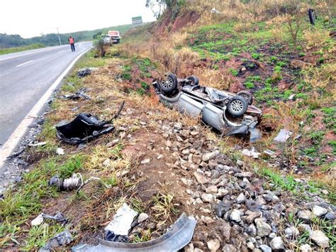 Carros batem de frente na SP e seis ficam feridos Sorocaba e Jundiaí G