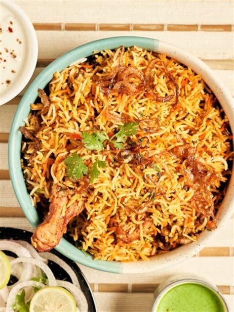 घर पर चिकन बिरयानी बनाने की आसान रेसिपी