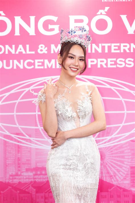 Thảm đỏ Công Bố Vương Miện Miss International Mai Phương Bảo Ngọc đọ