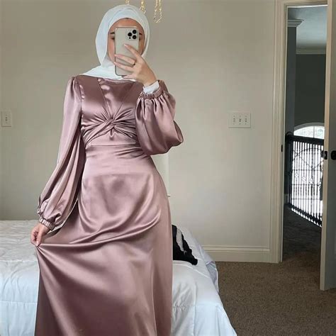 2023 Custom New Design Muslim Clothes Satin Islamic Dress China Silk