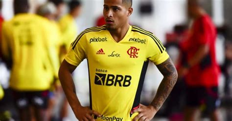 Flamengo Aceita Oferta E Encaminha Venda De João Gomes Para Clube Da