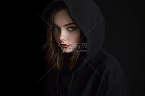 穿连帽衫的外国女人高清图片下载 正版图片600316512 摄图网