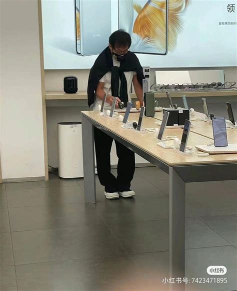 張國榮67歲冥壽摯愛唐鶴德凌晨貼合照 成龍現身國產手機專門店 應屆香姐冠軍莊子璇傳與陳曉彤擘面Unfollow 歐華綜纜