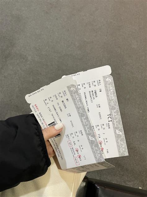 今年最瘋的事情就是年前離職 離職隔天飛出國玩 嘻嘻 朋友：你決定很久了嗎 離職的部分 我：上班上到一半意識到 這完全不是我想要的就提離職了