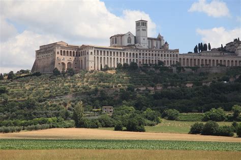 Small Group Tour Of Assisi And St Francis Basilica Visit