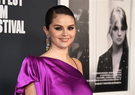 Selena Gomez No Makeup Photo Shoot