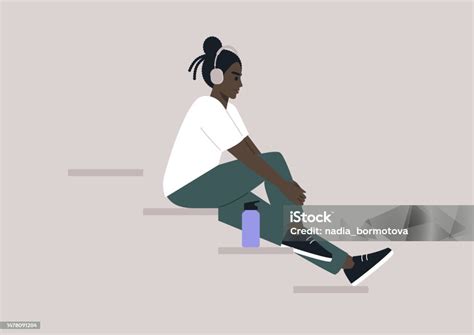 계단에 앉아 이어폰을 통해 흐르는 음악에 길을 잃은 젊은 아프리카 캐릭터 Dj에 대한 스톡 벡터 아트 및 기타 이미지 Dj 거리 계단 Istock