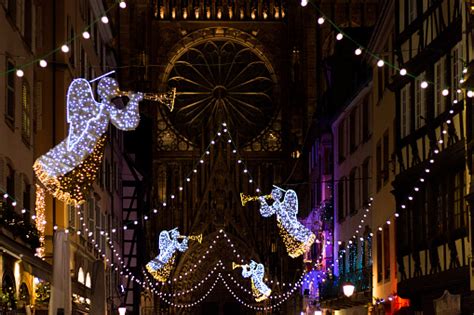 크리스마스 불빛 스트라스부르 알자스 프랑스에서 생 노트르담 앞 0명에 대한 스톡 사진 및 기타 이미지 0명 12월 거리 Istock