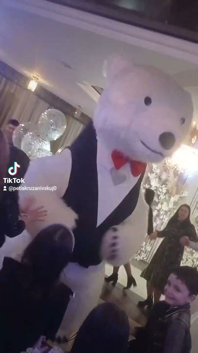 білий ведмідь на весілля Youtube
