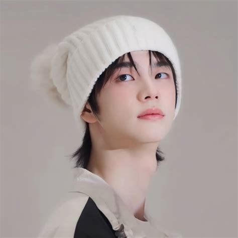 有點呆呆的申惟 ´ω` ゞ Shinyuniverse • Threads Say More