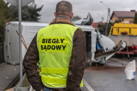 Czy sąd ma prawo wyłączyć podatek VAT od kosztów dojazdu biegłego
