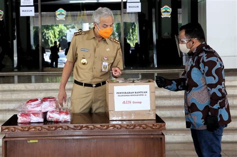Terima Bantuan APD Ganjar Minta Sektor Industri Beradaptasi Kebiasaan Baru PPID Jateng