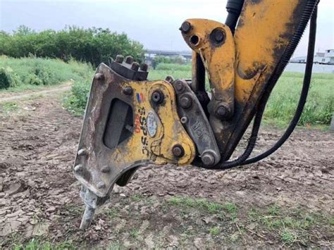 Usado Retroexcavadora JCB 3CX ECO usada con martillo hidráulico en