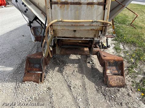 Warren Spreader In Lawson Mo Item Fh7024 For Sale Purple Wave