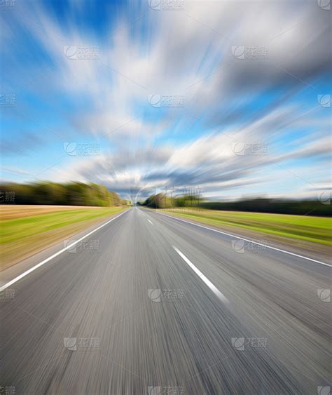 沿着这条路