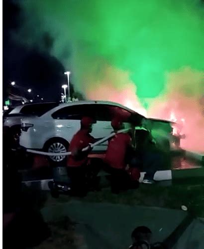 VÍDEO Carro pega fogo em frente a shopping em Camaçari BAHIA NO AR