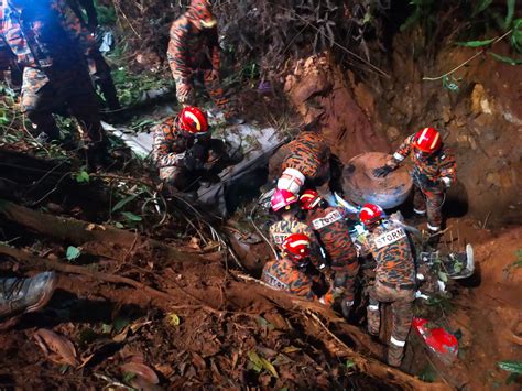 Kemaskini Tanah Runtuh Kenderaan Tertimbus Dikenal Pasti Kosmo Digital