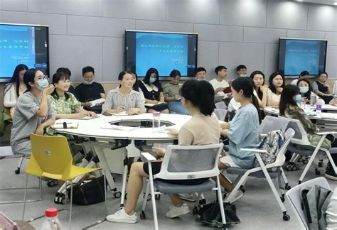 做优秀的高校教师，为学科专业发展做贡献 ——文法学院召开新聘教师主题讲座 学院新闻 郑州工商学院文法学院